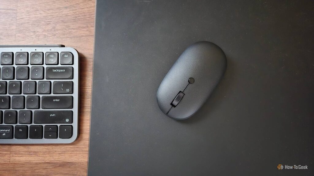 Cette souris de voyage minimaliste est la seule souris dont j'ai besoin